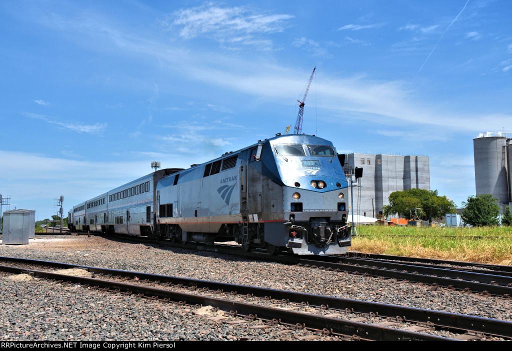 AMTK 77 Train #821 "Heartland Flyer" through the Saginaw Interlocking on the BNSF Fort Worth Sub